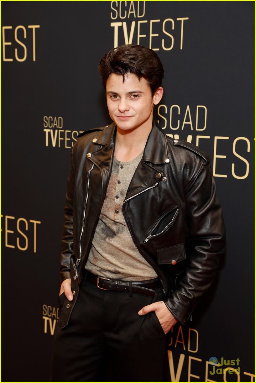 'Gotham Knights' Cast Attend SCAD TVfest After Wrapping Season 1 ...