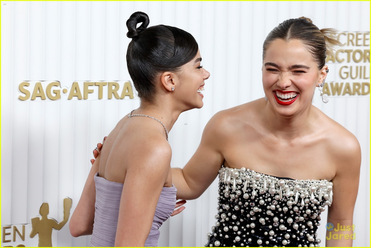 SAG Ambassadors Haley Lu Richardson & Antonia Gentry Hold Hands While ...