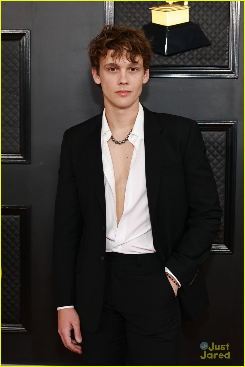 Wednesday's Hunter Doohan Steps Out For Grammy Awards 2023 | Photo 1368076 - Photo Gallery ...