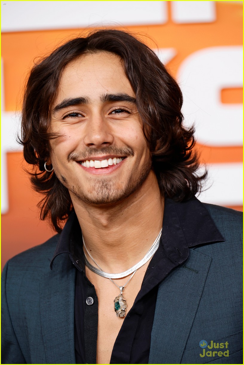 Lana Condor, Hunter Doohan & More Netflix Stars Hit Up 'Outer Banks' Premiere | Photo 1369014 ...