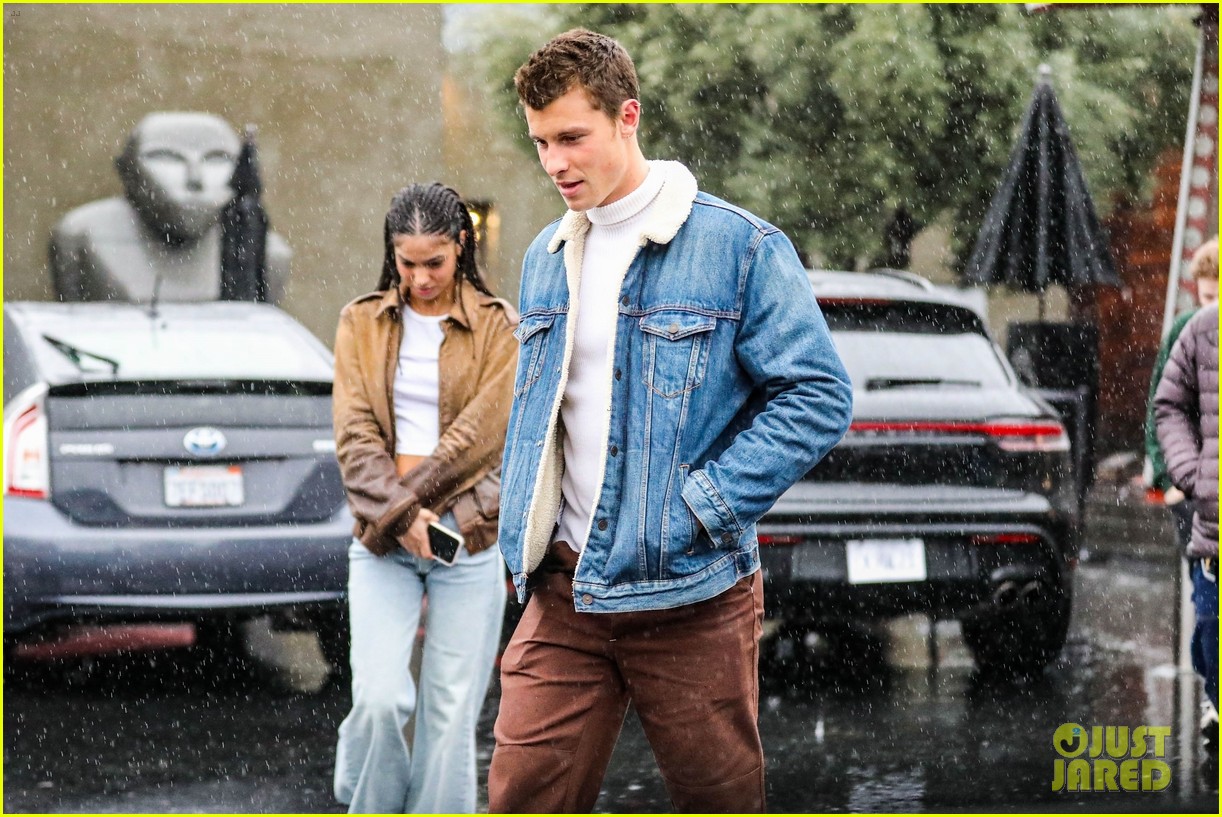 Shawn Mendes Braves Wet Weather for Fun Shopping Trip with Friends ...