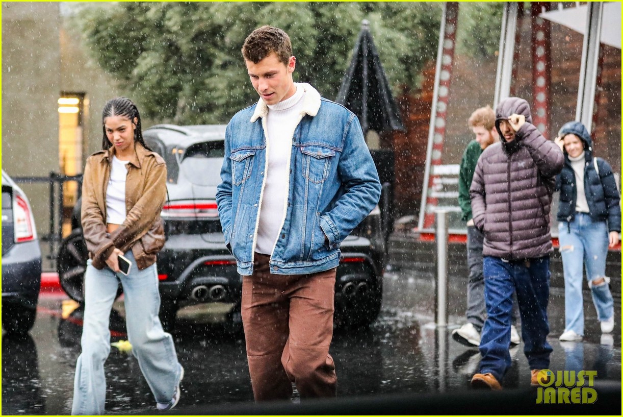 Shawn Mendes Braves Wet Weather for Fun Shopping Trip with Friends ...