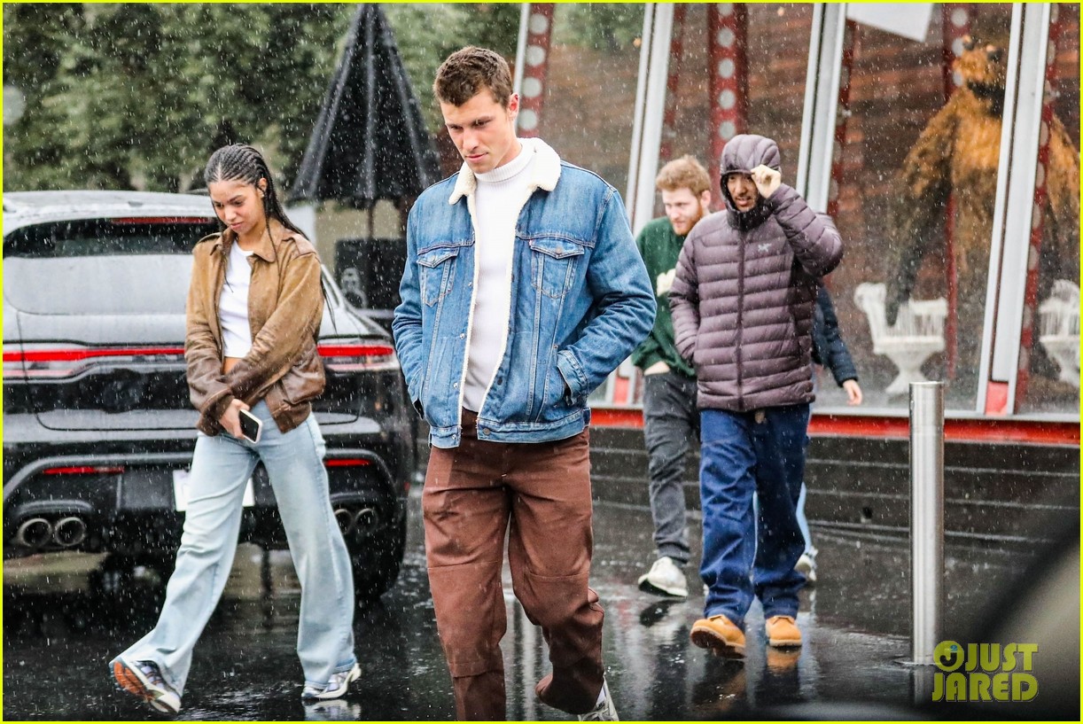 Shawn Mendes Braves Wet Weather for Fun Shopping Trip with Friends ...