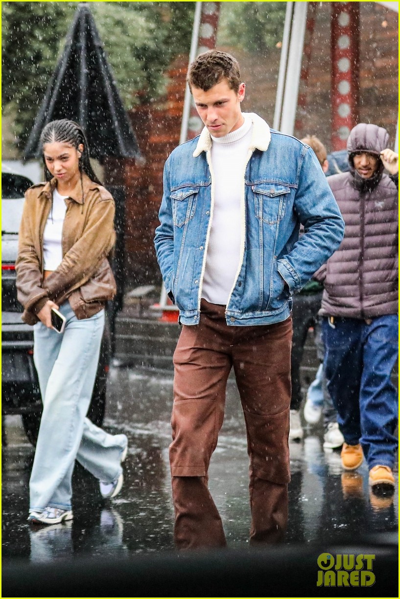 Shawn Mendes Braves Wet Weather for Fun Shopping Trip with Friends ...