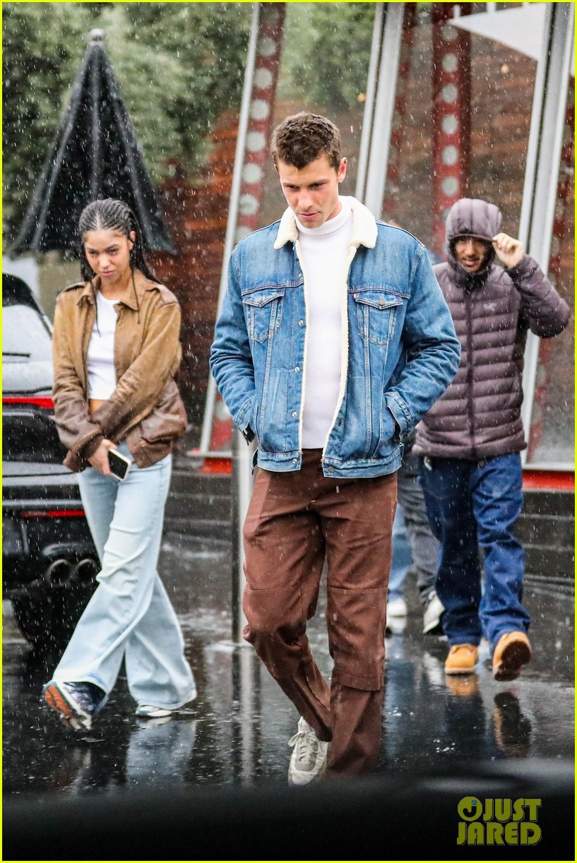 Shawn Mendes Braves Wet Weather for Fun Shopping Trip with Friends ...