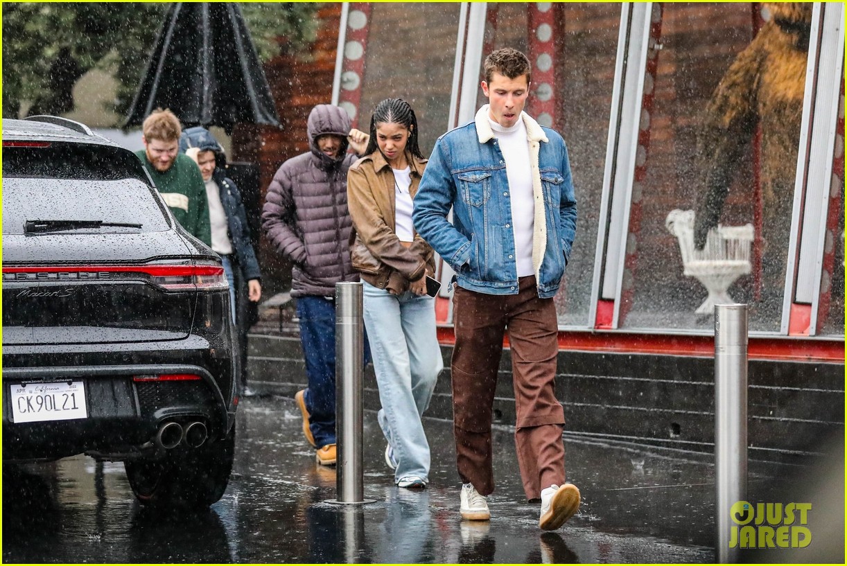Shawn Mendes Braves Wet Weather for Fun Shopping Trip with Friends ...