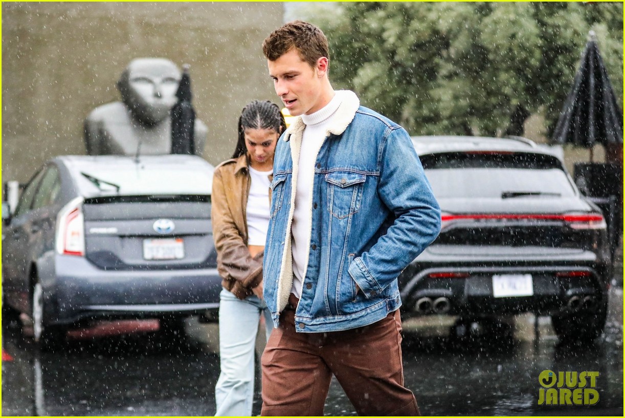 Shawn Mendes Braves Wet Weather for Fun Shopping Trip with Friends ...
