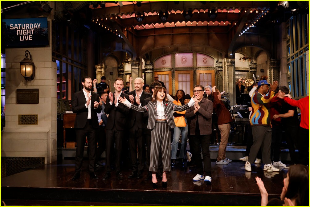 Jenna Ortega Reunites with 'Wednesday' Co-Star Fred Armisen for 'SNL ...