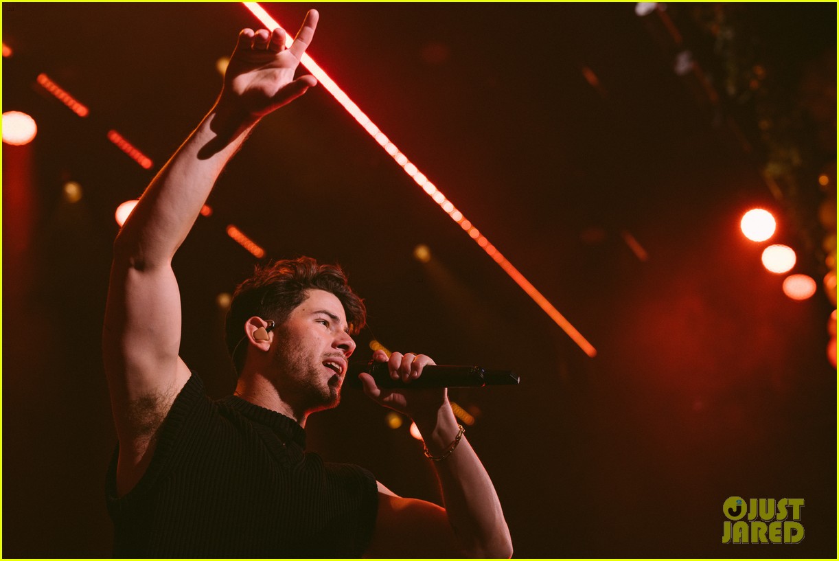 Jonas Brothers Perform Brand New Songs Off Of The Album At Final