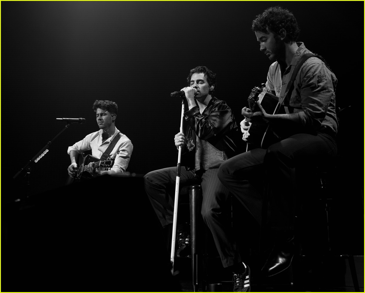 Jonas Brothers Kick Off Broadway Residency, Kevin Jonas Makes Broadway ...