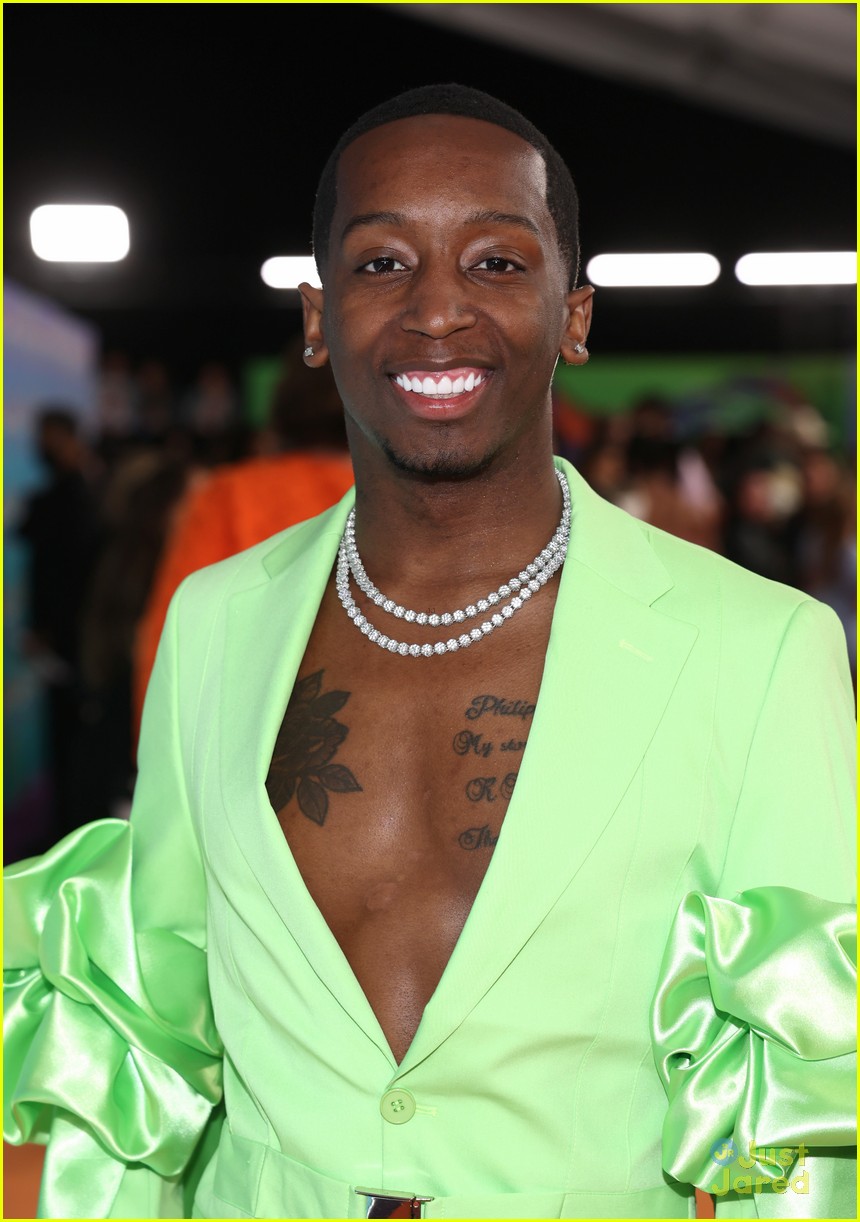 Josh Richards Shows Off New Pink Hair at Kids' Choice Awards 2023 ...