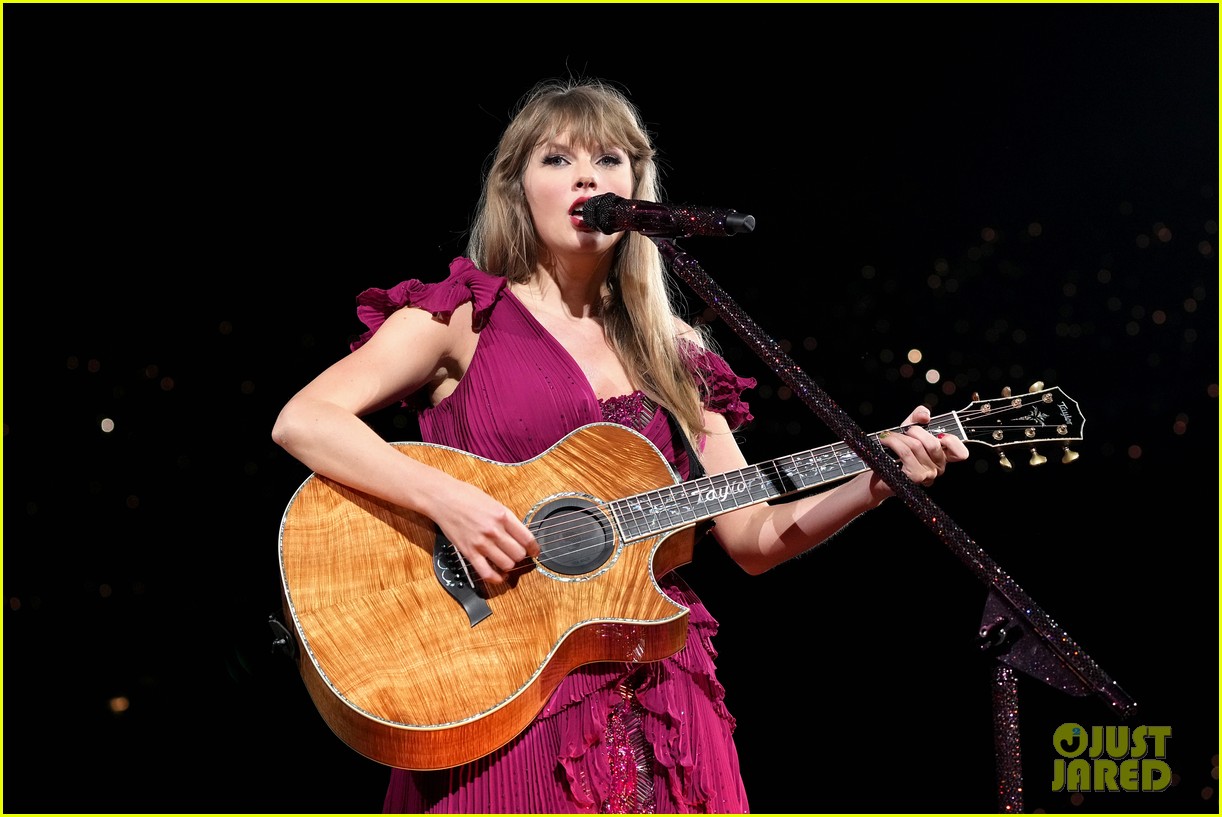 Every Photo from Taylor Swift's Opening Night of 'Eras Tour,' Including ...