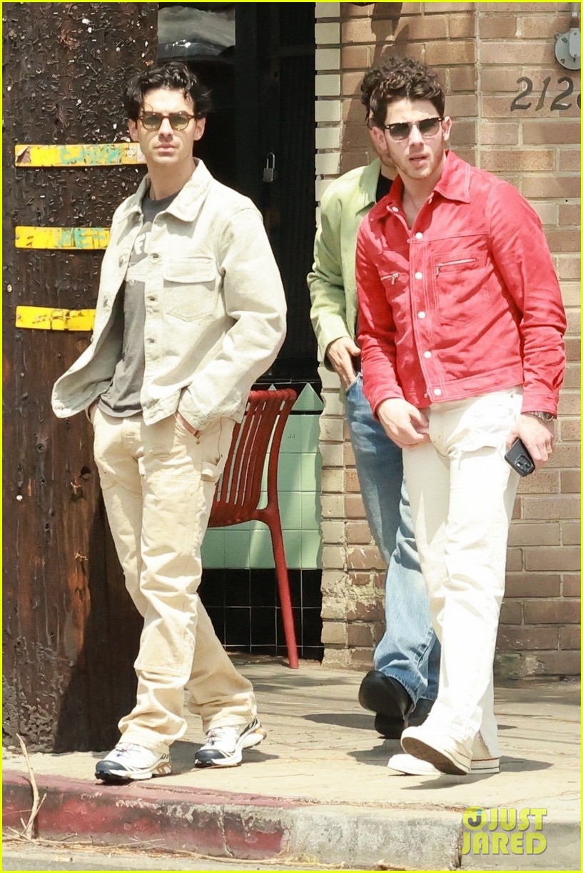 Jonas Brothers Meet Up with Friends for Lunch in L.A. | Photo 1375104 ...