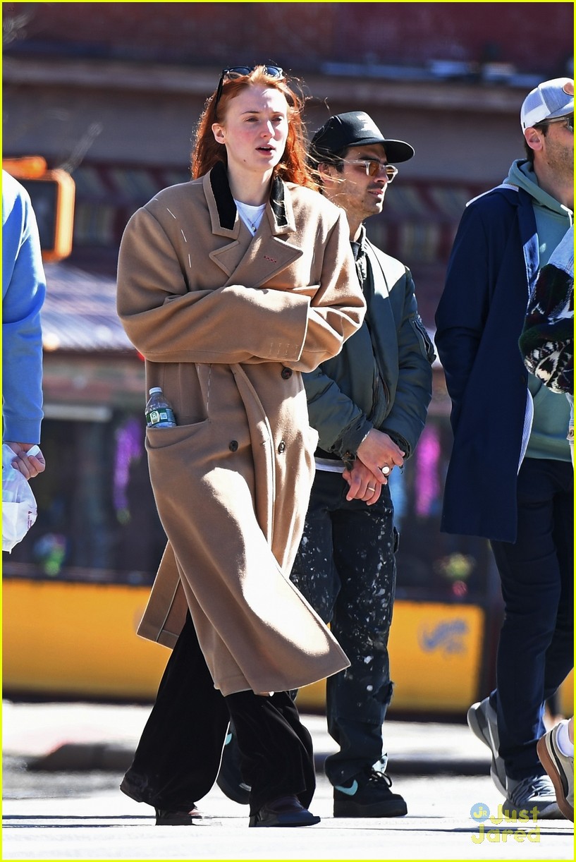 Joe Jonas & Sophie Turner Hang Out with Friends Ahead of Big Jonas ...