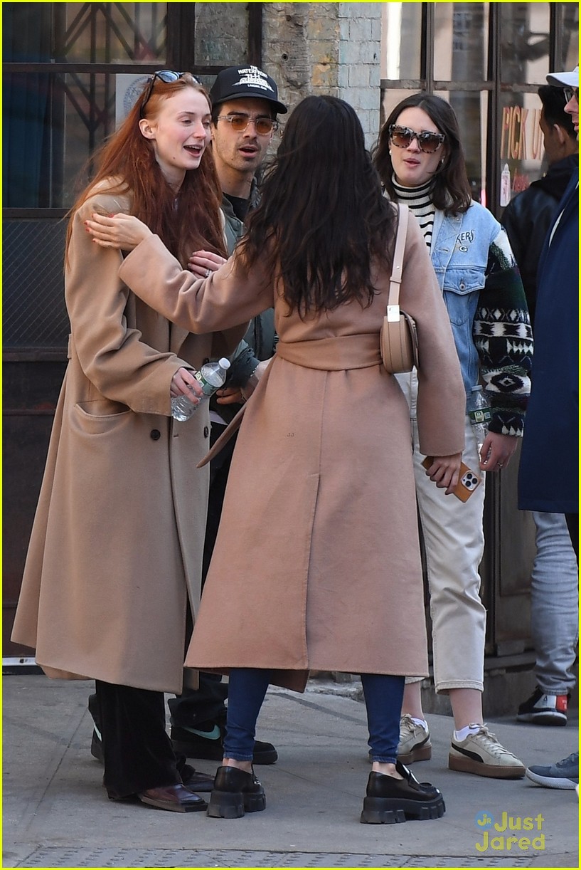 Joe Jonas & Sophie Turner Hang Out with Friends Ahead of Big Jonas ...