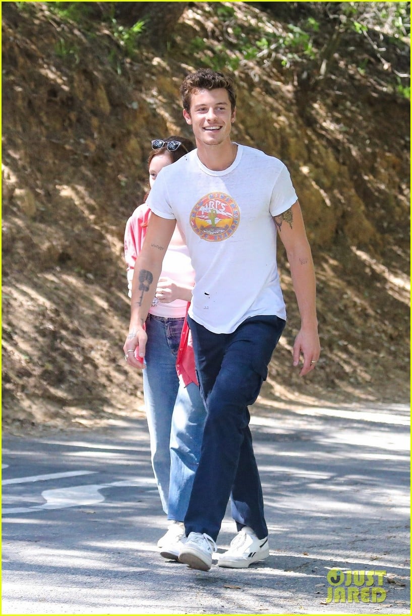Shawn Mendes Goes on a Hike With Label Exec Clio Massey in Los Angeles ...
