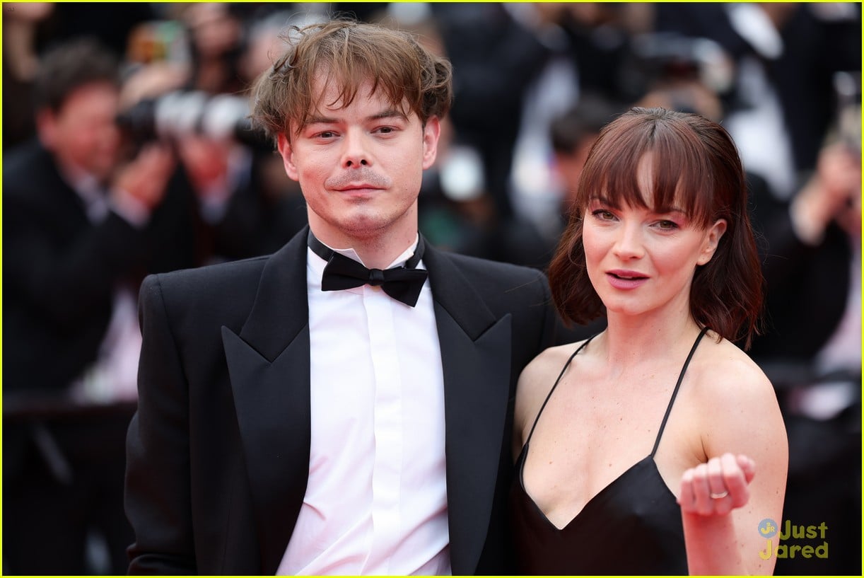 Charlie Heaton Brings Sister Levi to Cannes Film Festival Premiere of ...