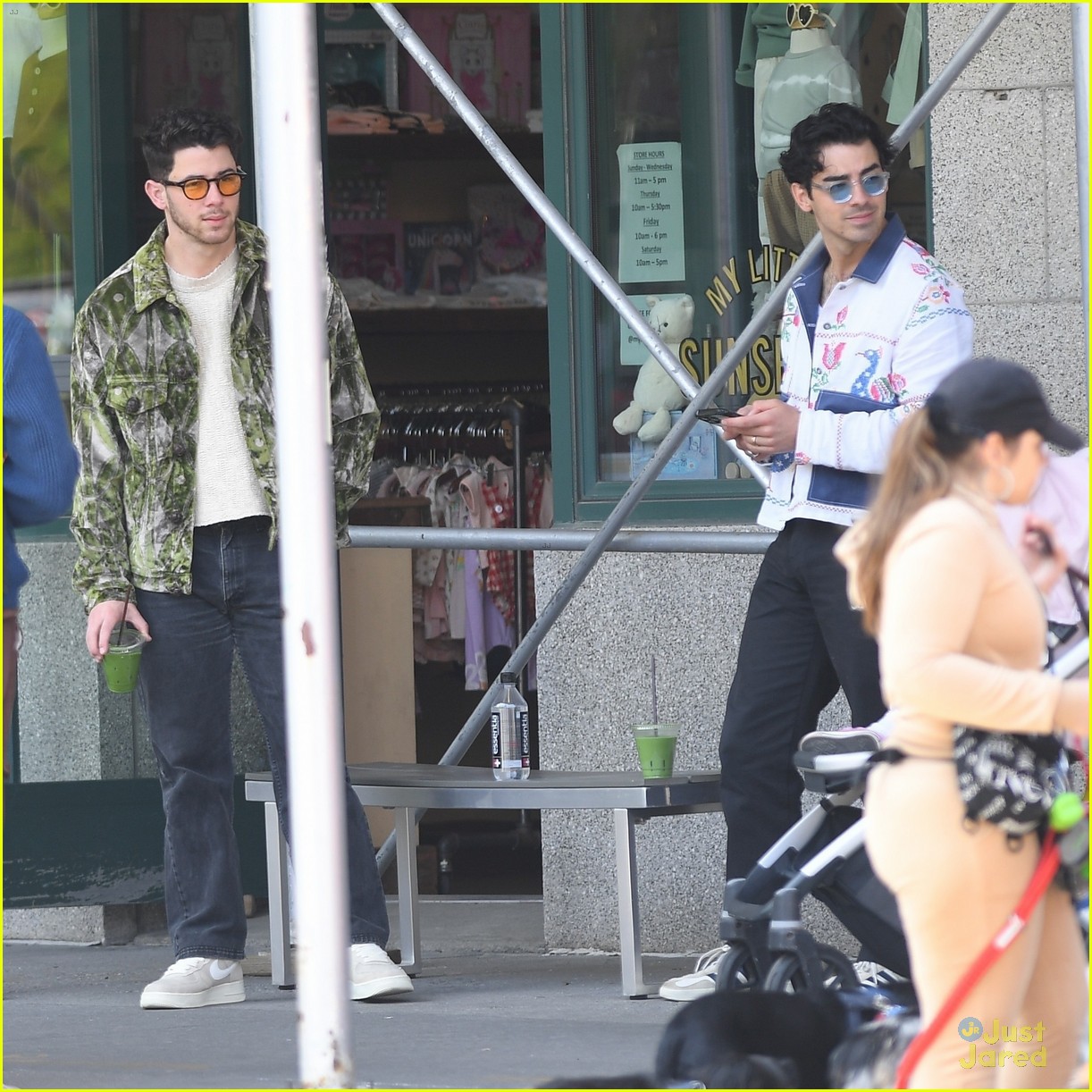 Jonas Brothers Run Into Fan While Out In NYC Between Meetings | Photo ...