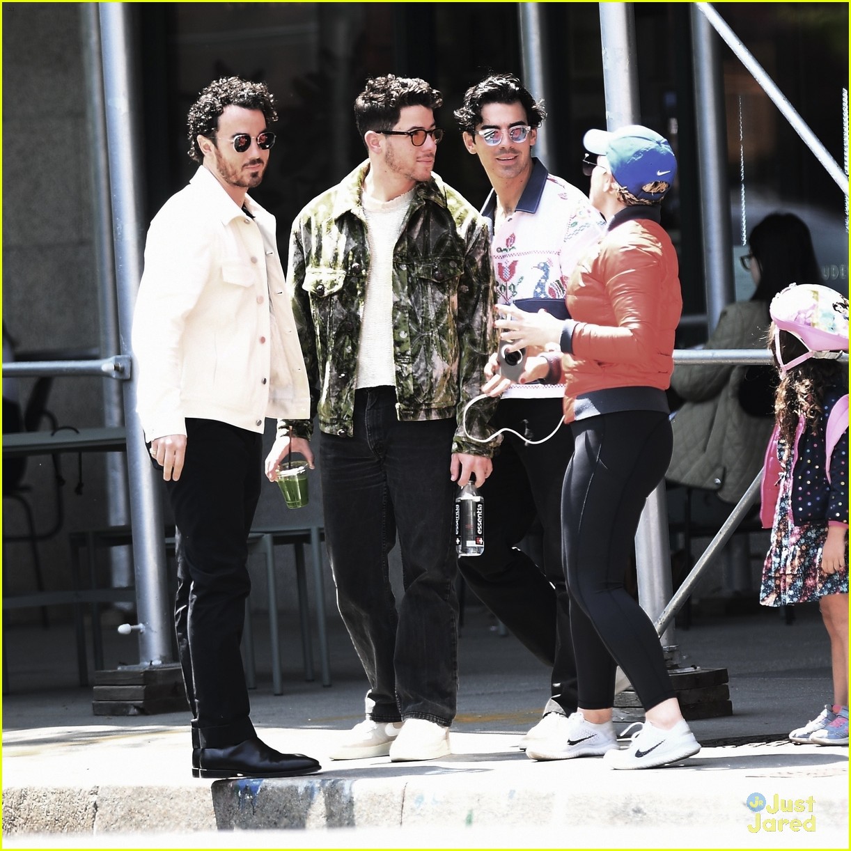 Jonas Brothers Run Into Fan While Out In NYC Between Meetings | Photo ...