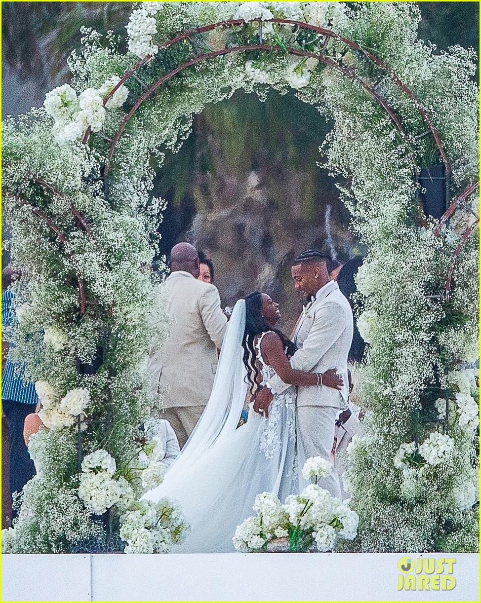 Simone Biles Weds Jonathan Owens In Cabo San Lucas Ceremony, 2 Weeks ...