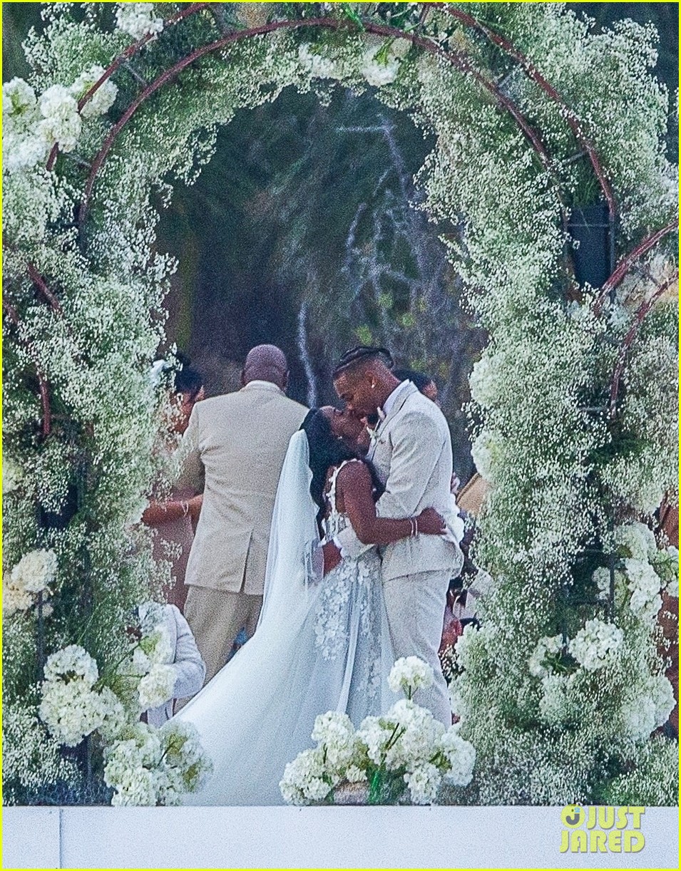 Simone Biles Weds Jonathan Owens In Cabo San Lucas Ceremony, 2 Weeks ...
