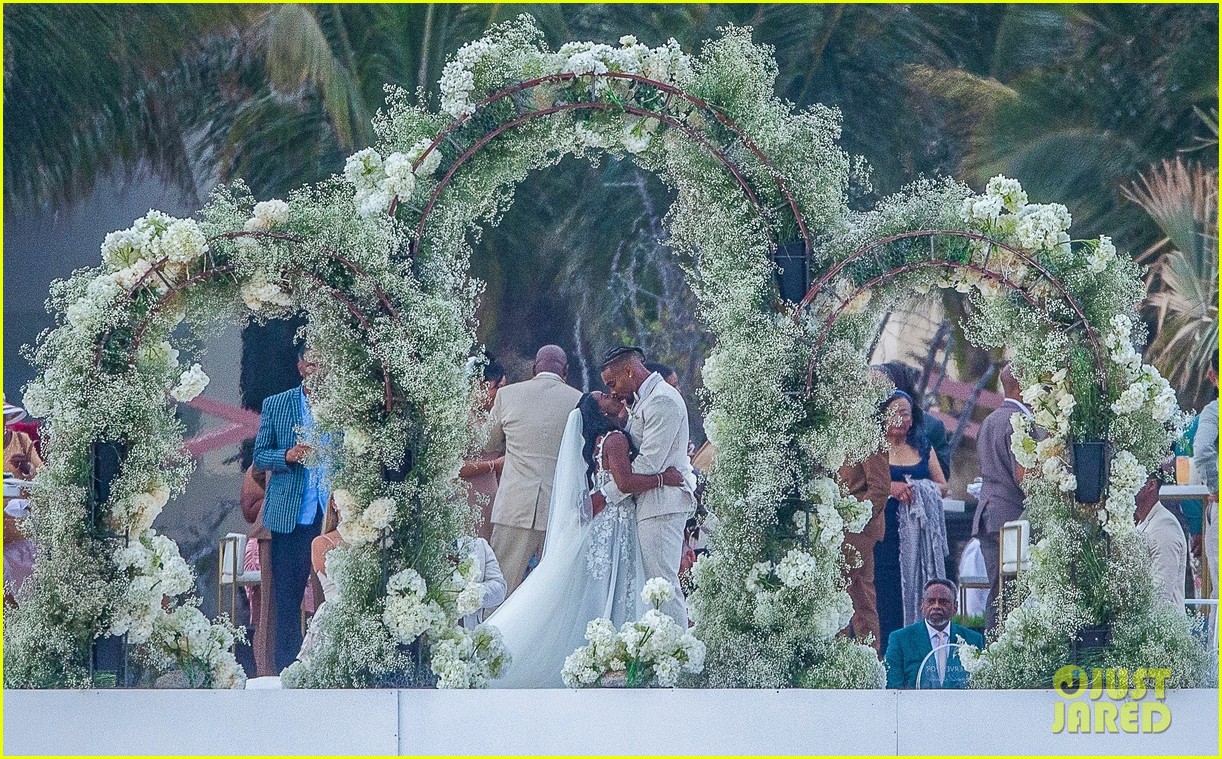 Simone Biles Weds Jonathan Owens In Cabo San Lucas Ceremony, 2 Weeks ...
