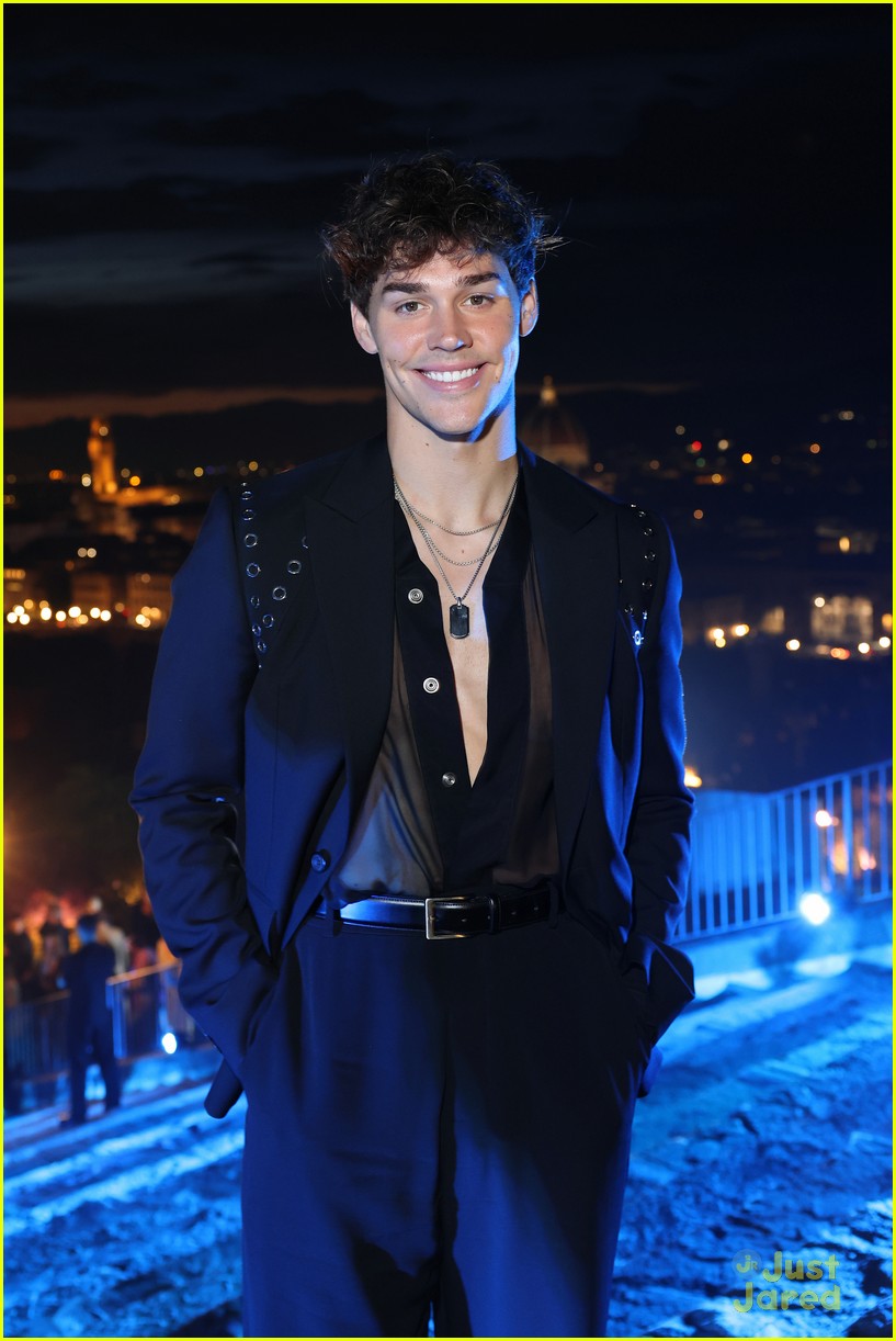Noah Beck Reveals Celebs That He Pulls Fashion Inspiration From | Photo ...