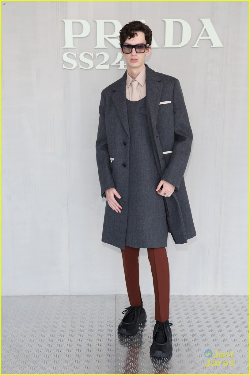 Taylor Zakhar Perez, Troye Sivan & Louis Partridge Sit Front Row at ...