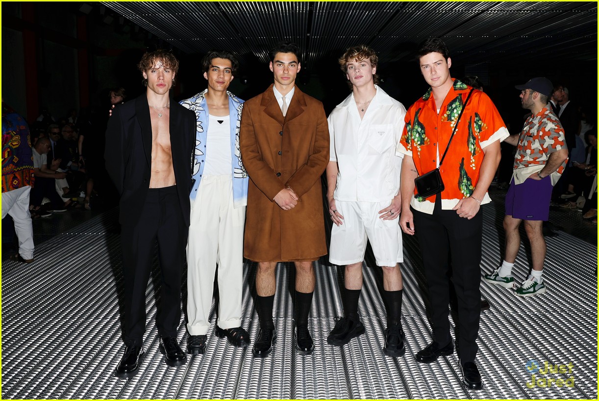 Taylor Zakhar Perez, Troye Sivan & Louis Partridge Sit Front Row at ...