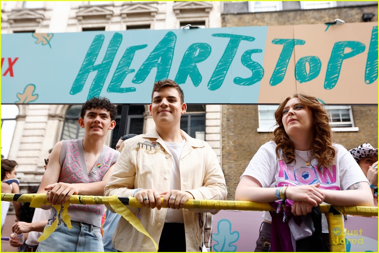 'Heartstopper' Cast Rides London Pride Parade Float, Debuts Season 2 ...