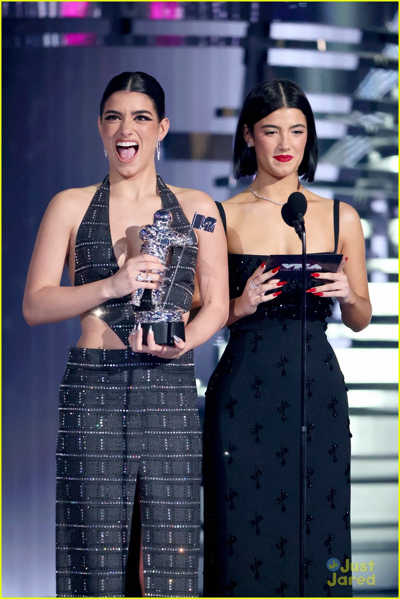 Charli & Dixie D'Amelio Rock 2 Looks Each at MTV VMAs 2023 | Photo 1383120 - Photo Gallery ...