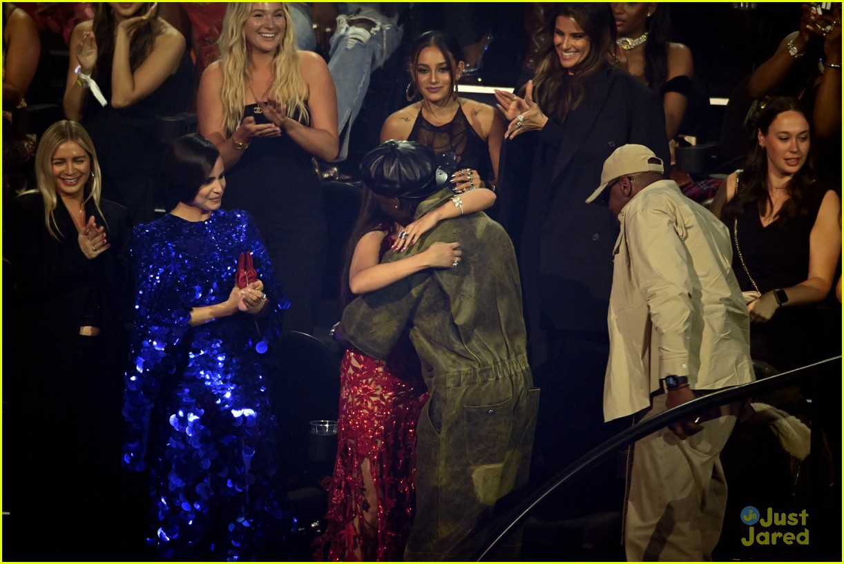 Selena Gomez Wins First VMA in 10 Years for 'Calm Down' With Rema ...