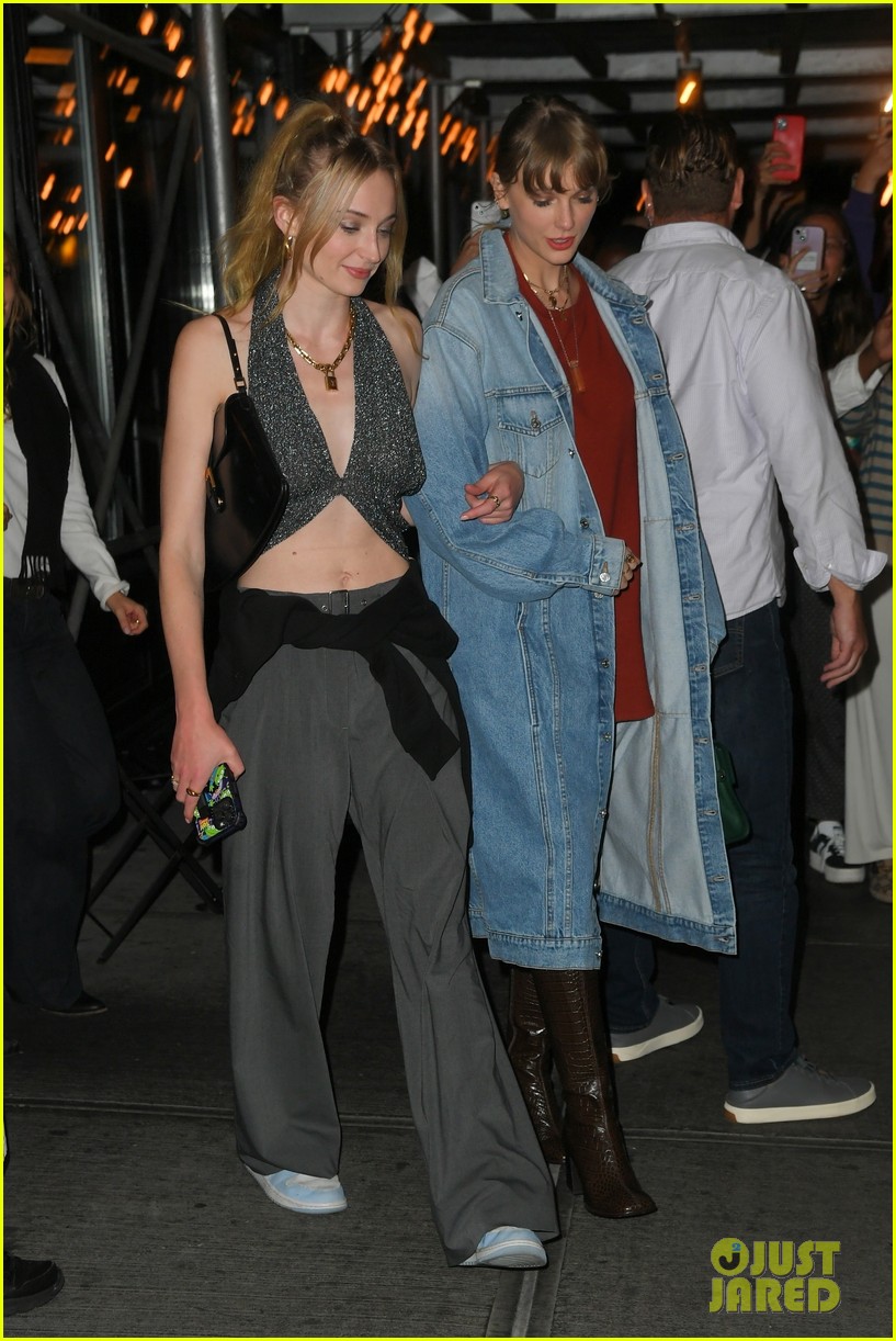 Taylor Swift & Sophie Turner Grab Dinner Together in NYC! | Photo ...