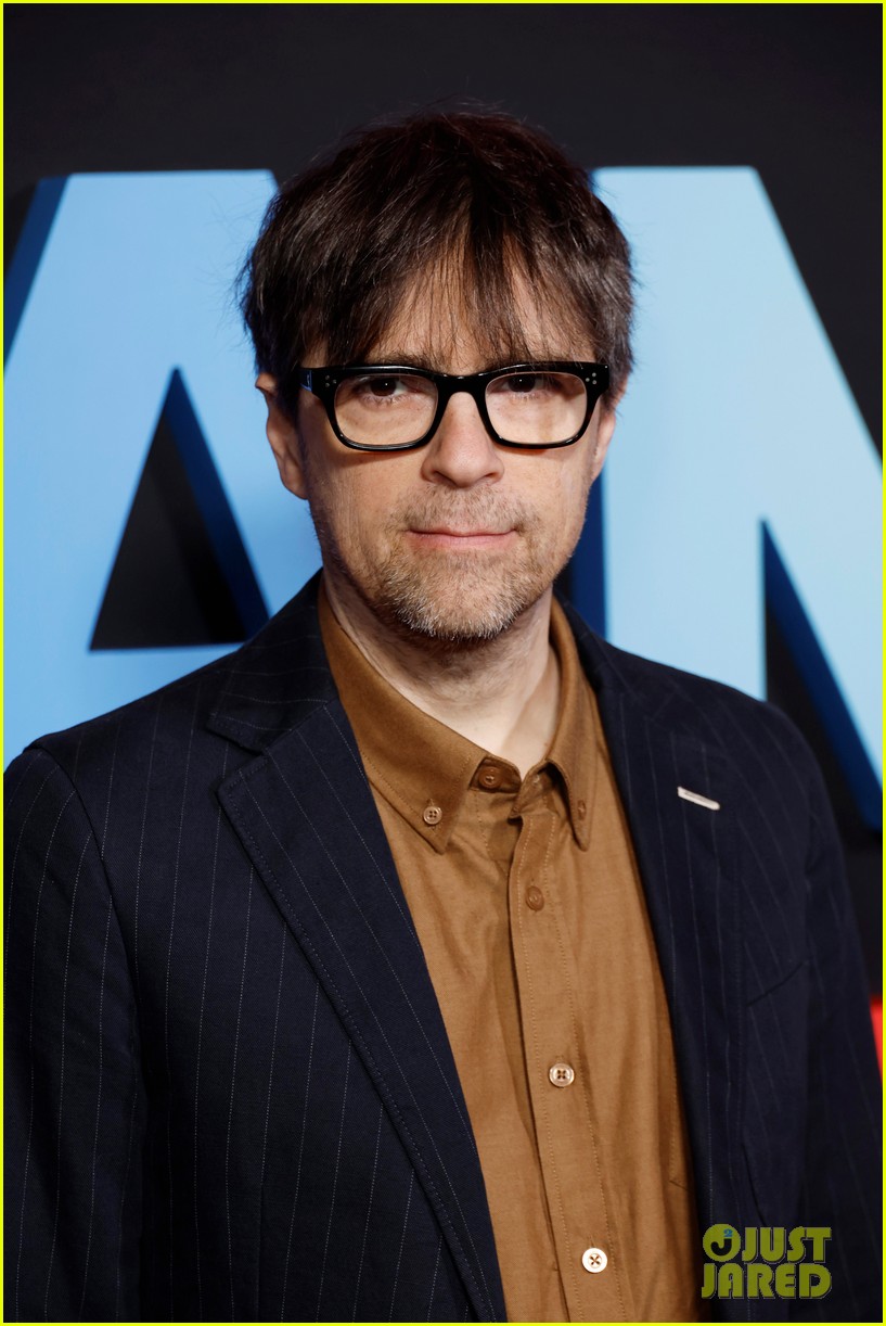 Brady Noon & Emma Myers Pose With Their 'Parents' Jennifer Garner & Ed ...