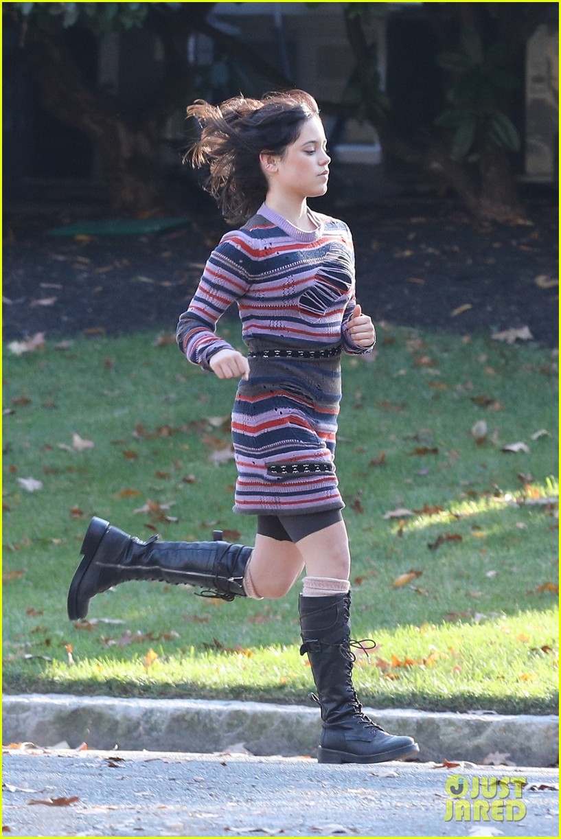 Jenna Ortega Films Running Scenes for 'Beetlejuice 2' in Boston | Photo 1384474 - Photo Gallery ...