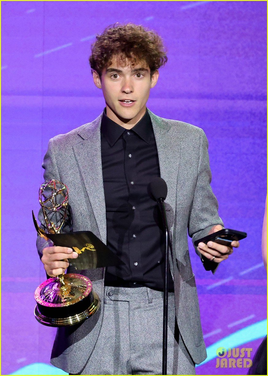 Joshua Bassett Picks Up First Major Award Win at Children's & Family ...