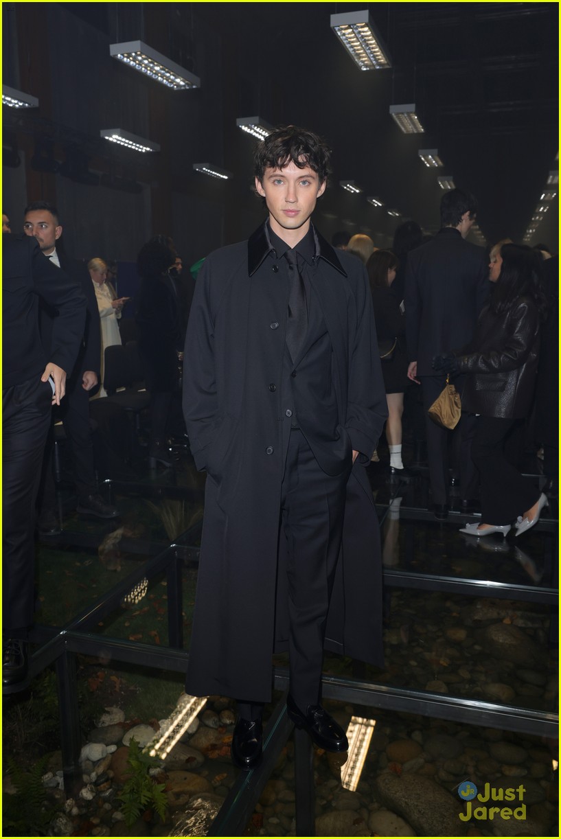 Mean Girls' Christopher Briney, Louis Partridge, Vinnie Hacker & More ...