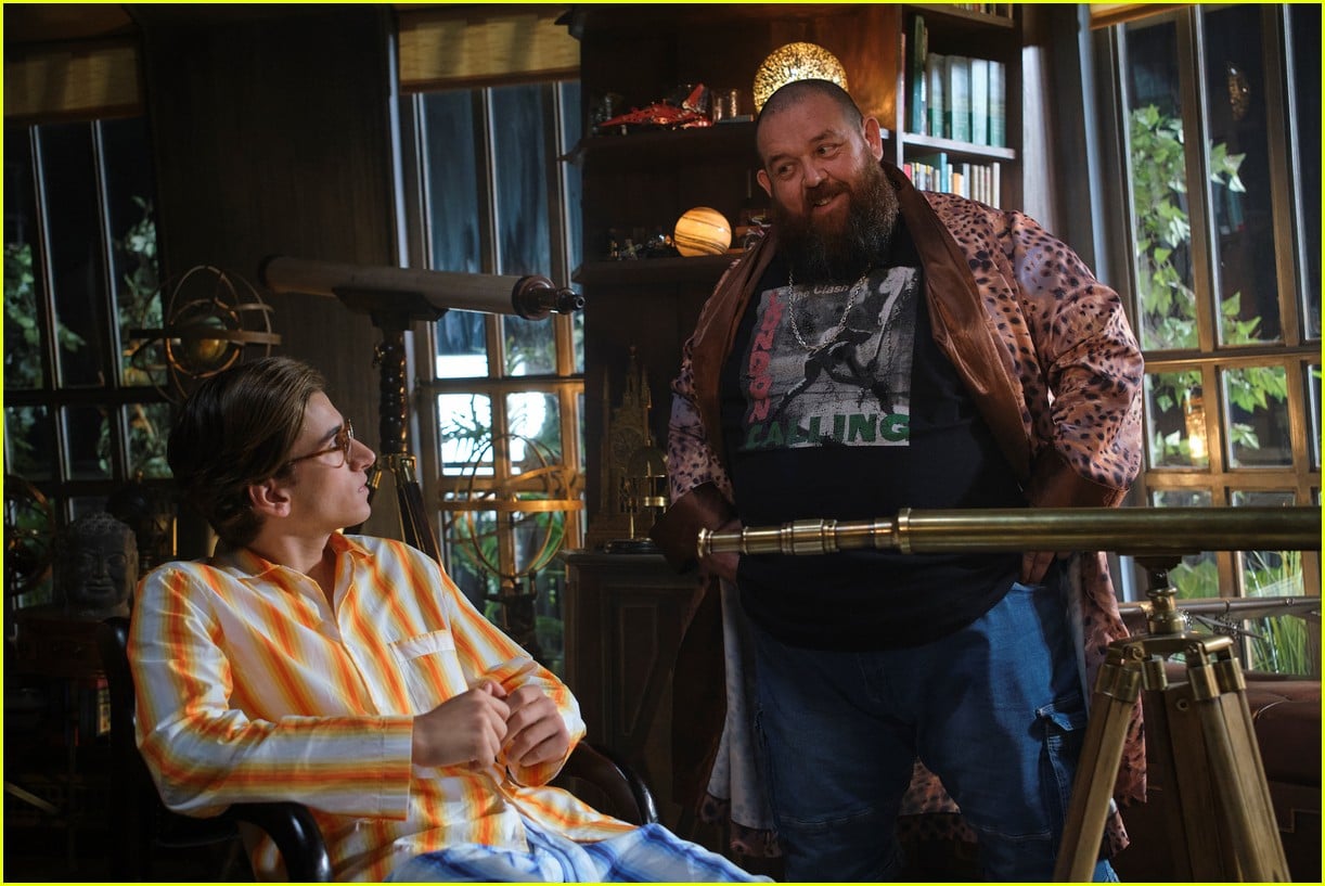 Sebastian Croft, Charithra Chandran & Tanner Buchanan's 'How to Date ...