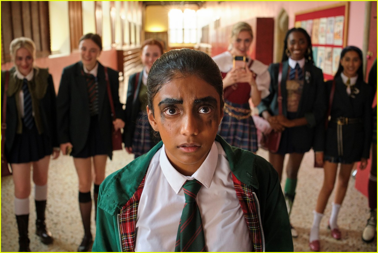 Sebastian Croft, Charithra Chandran & Tanner Buchanan's 'How to Date ...