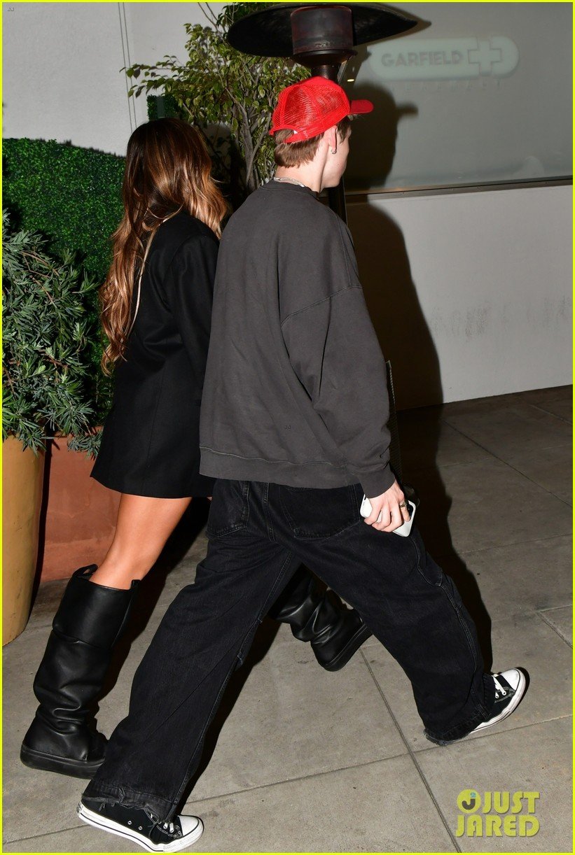 The Kid LAROI & Tate McRae Carry Matching Phone Cases From Hailey ...