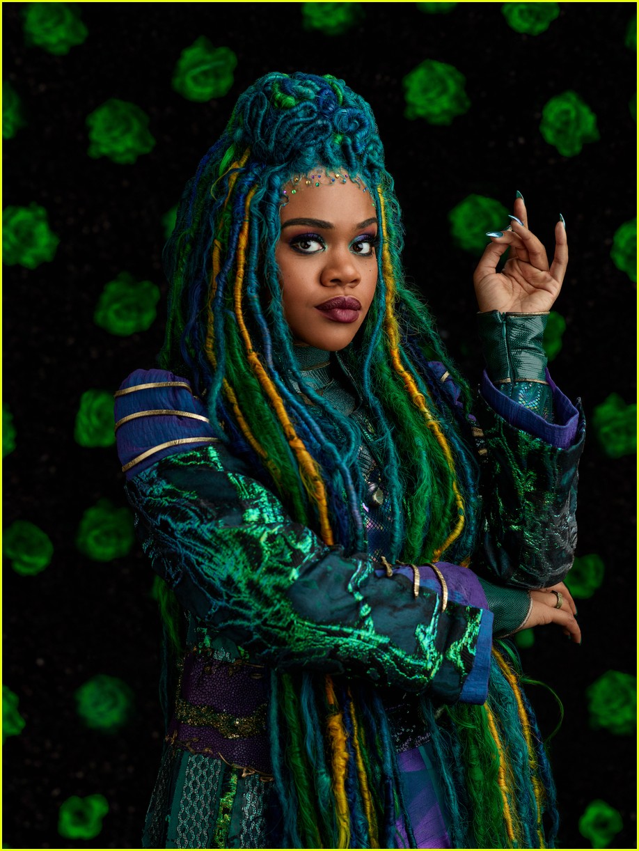 Kylie Cantrall Joins Forces With Malia Baker to Save the Day in 'Descendants: The Rise of Red ...