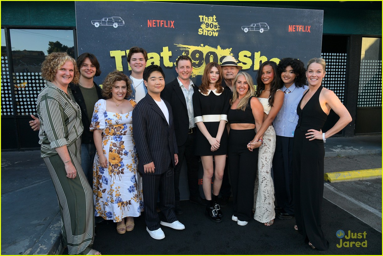 Callie Haverda & 'That '90s Show' Cast Celebrate Part 2 Ahead of ...