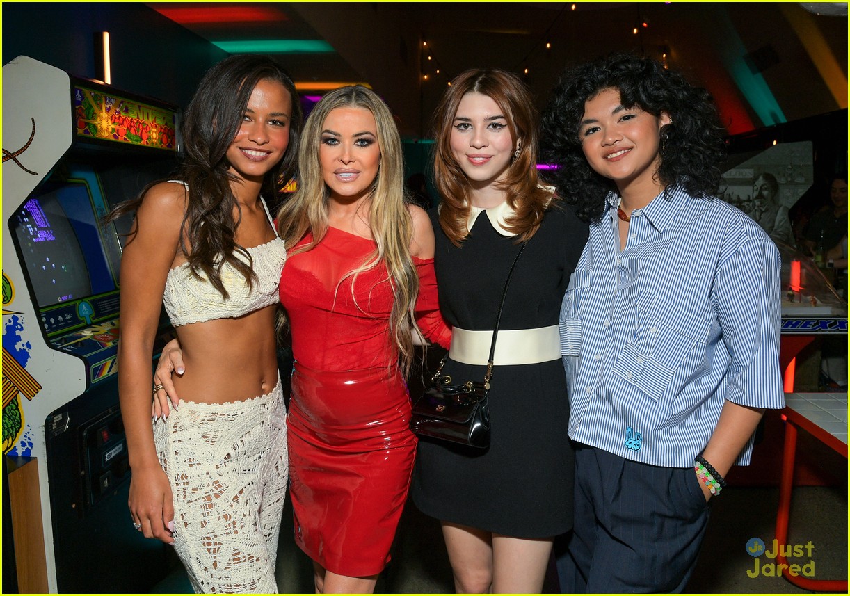 Callie Haverda & 'That '90s Show' Cast Celebrate Part 2 Ahead of ...