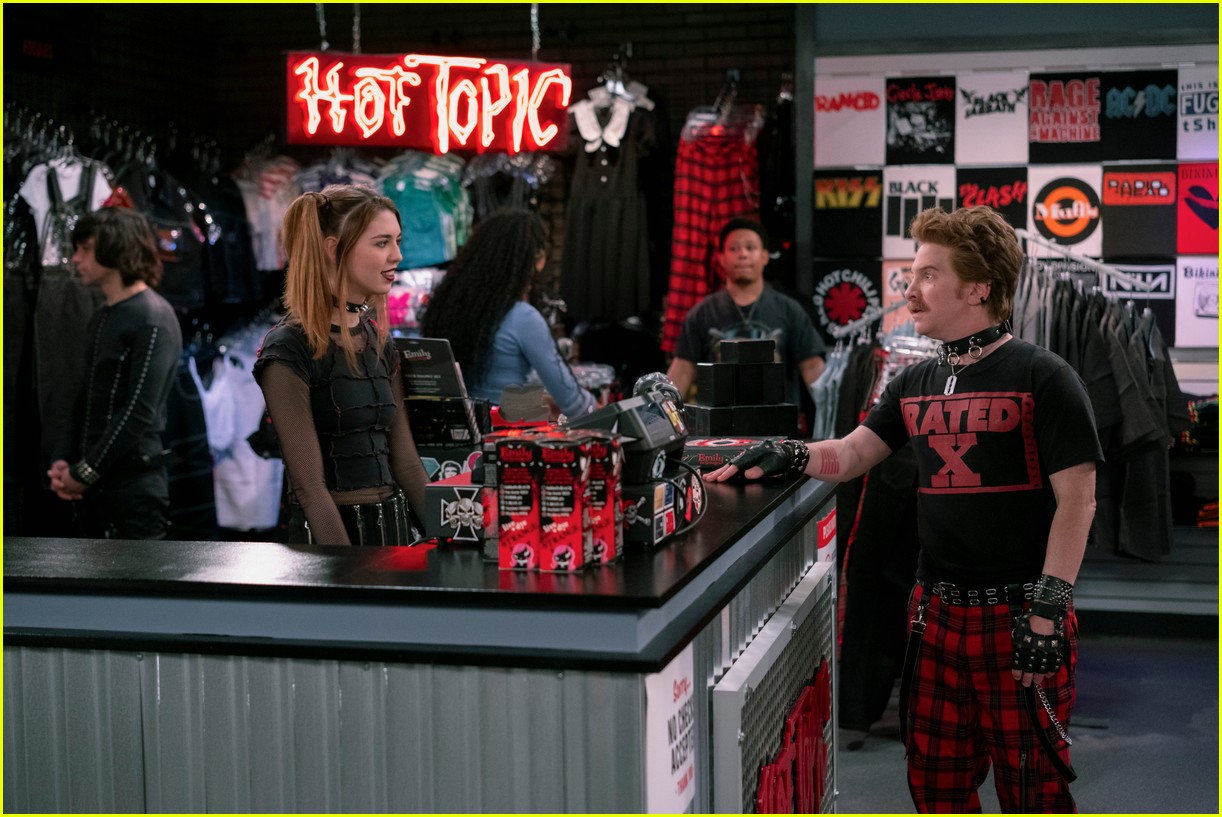 Callie Haverda, Ashley Aufderheide & More Return for 'That '90s Show ...