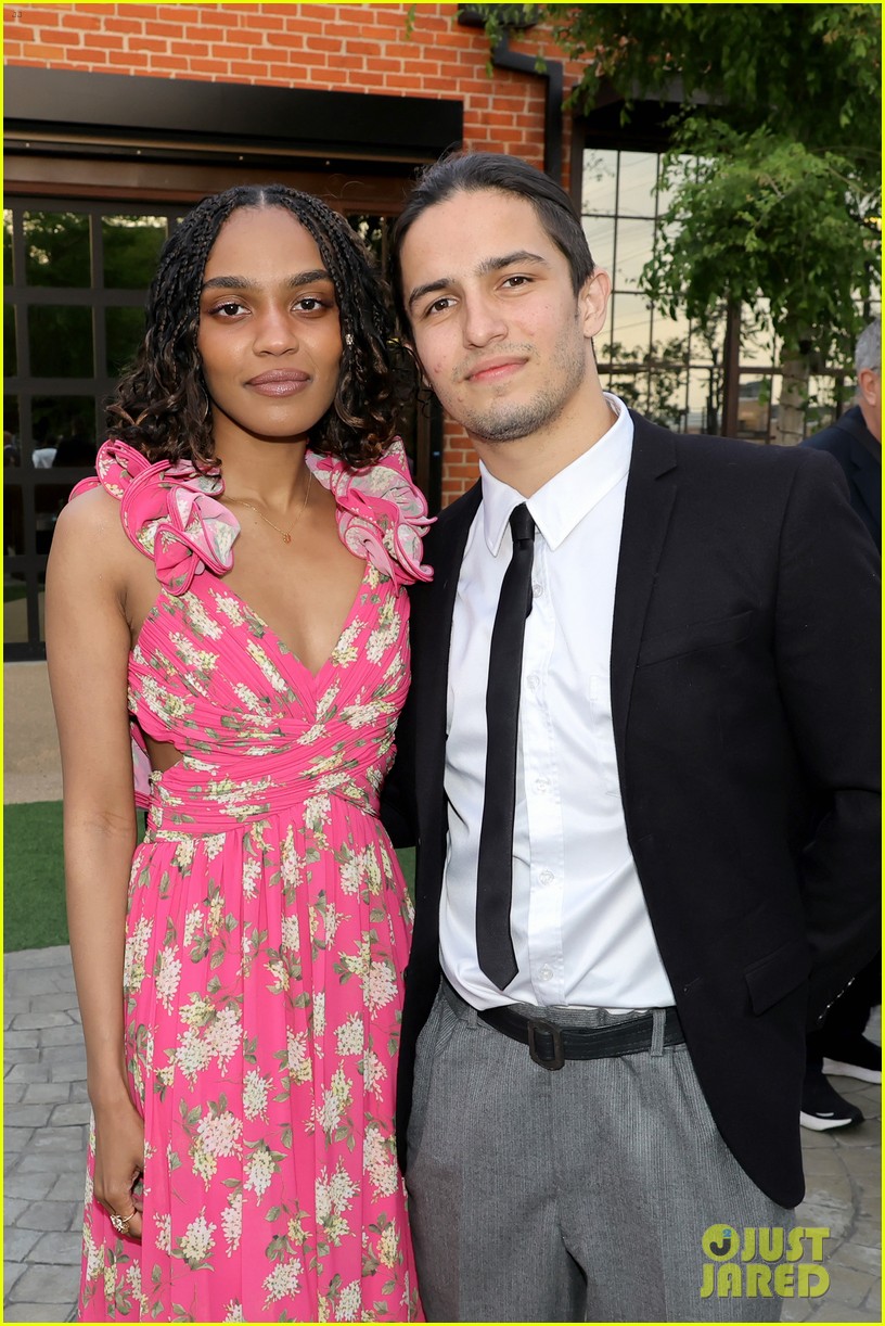 Dove Cameron, Booboo Stewart, Sofia Carson & More 'Descendants' Stars ...