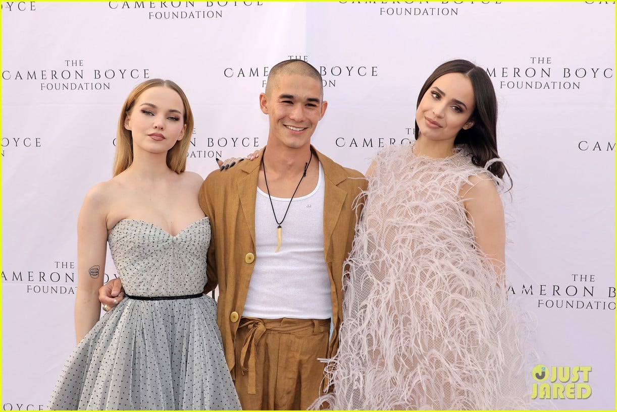 Dove Cameron, Booboo Stewart, Sofia Carson & More 'Descendants' Stars ...