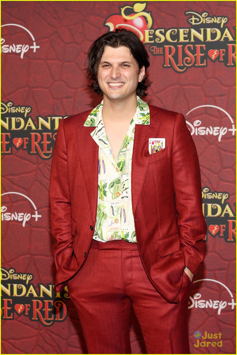 Full Sized Photo of descendants the rise of red cast attends premiere ...