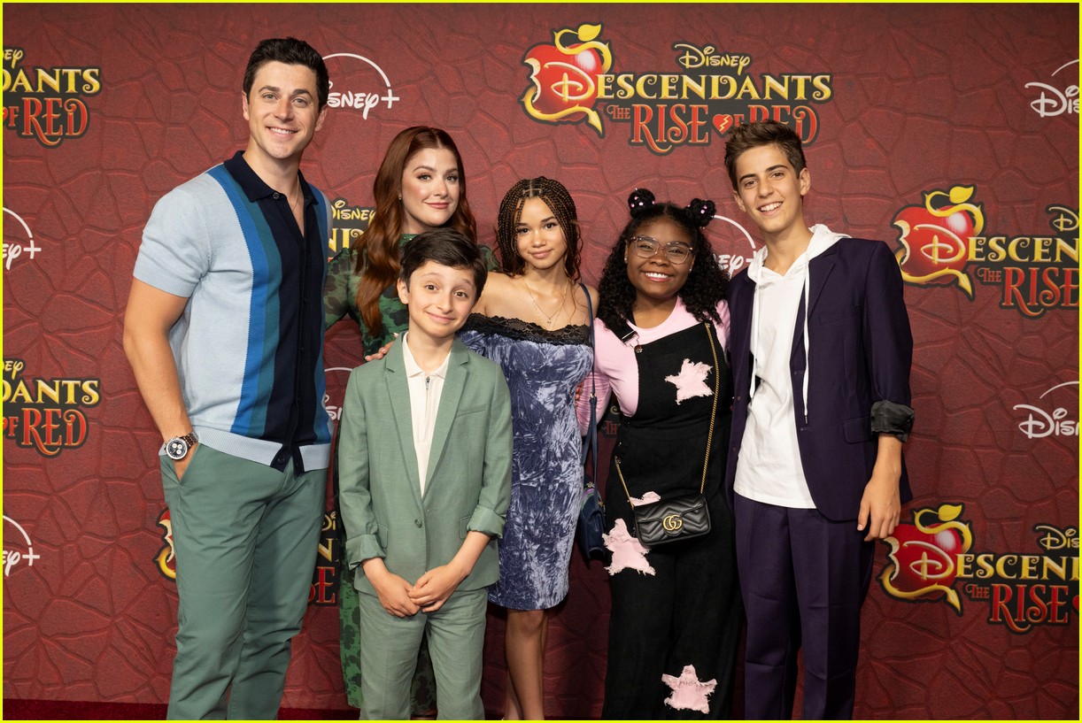 'Wizards Beyond Waverly Place' Cast Makes First Appearance Together at ...