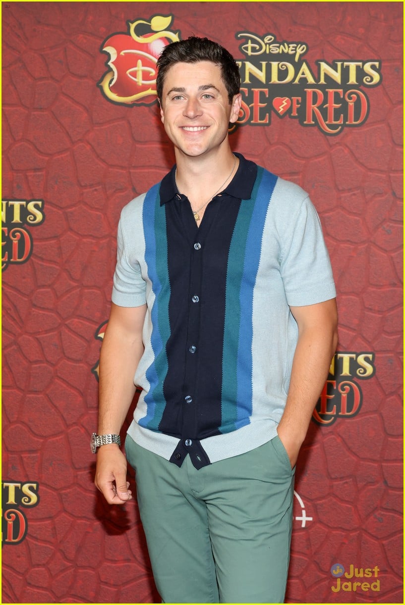 'Wizards Beyond Waverly Place' Cast Makes First Appearance Together at ...