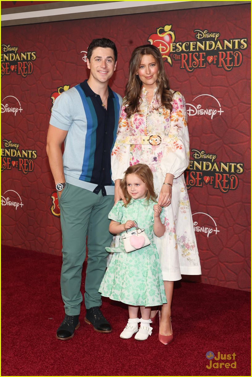 'Wizards Beyond Waverly Place' Cast Makes First Appearance Together at ...